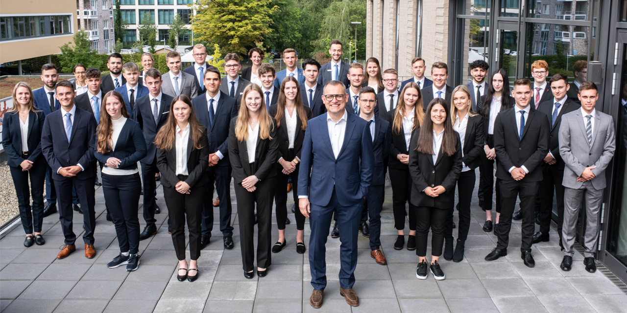 Neuer Jahrgang startet hochwertige Ausbildung bei der OLB